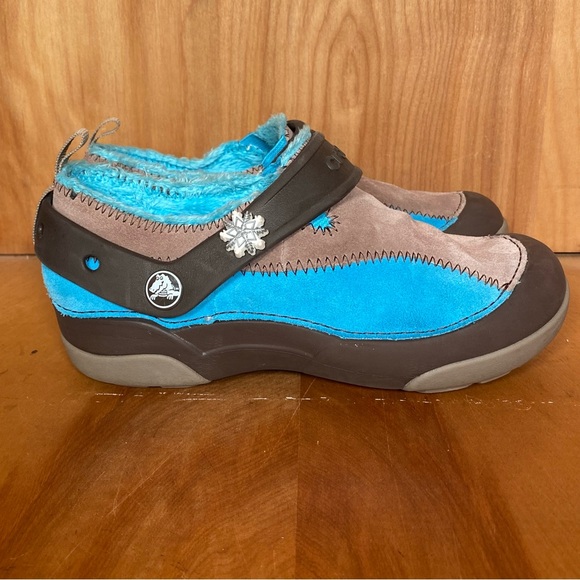 CROCS | Shoes | Youth 2 Crocs Dawson Snowflake Faux Fur Blue Brown ...